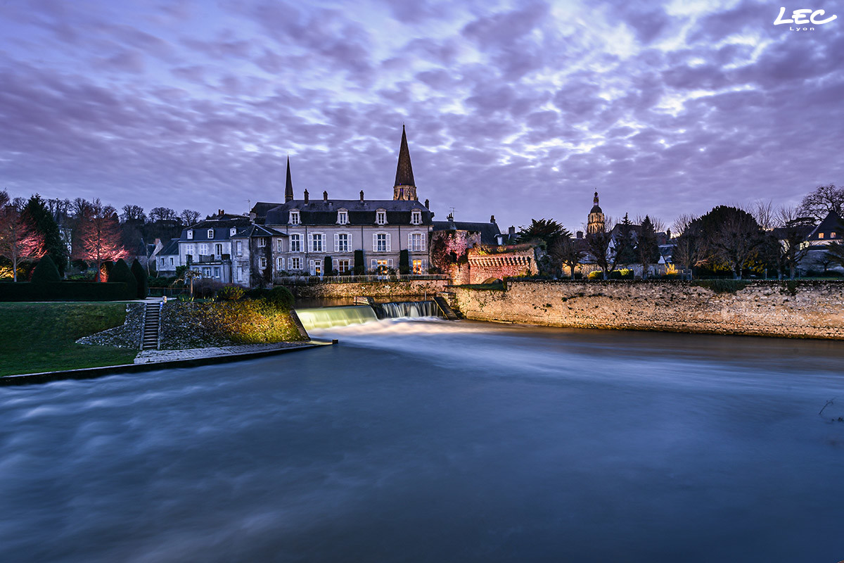 La porte d’eau, ouvrant sur son déversoir, est un des lieux les plus ...